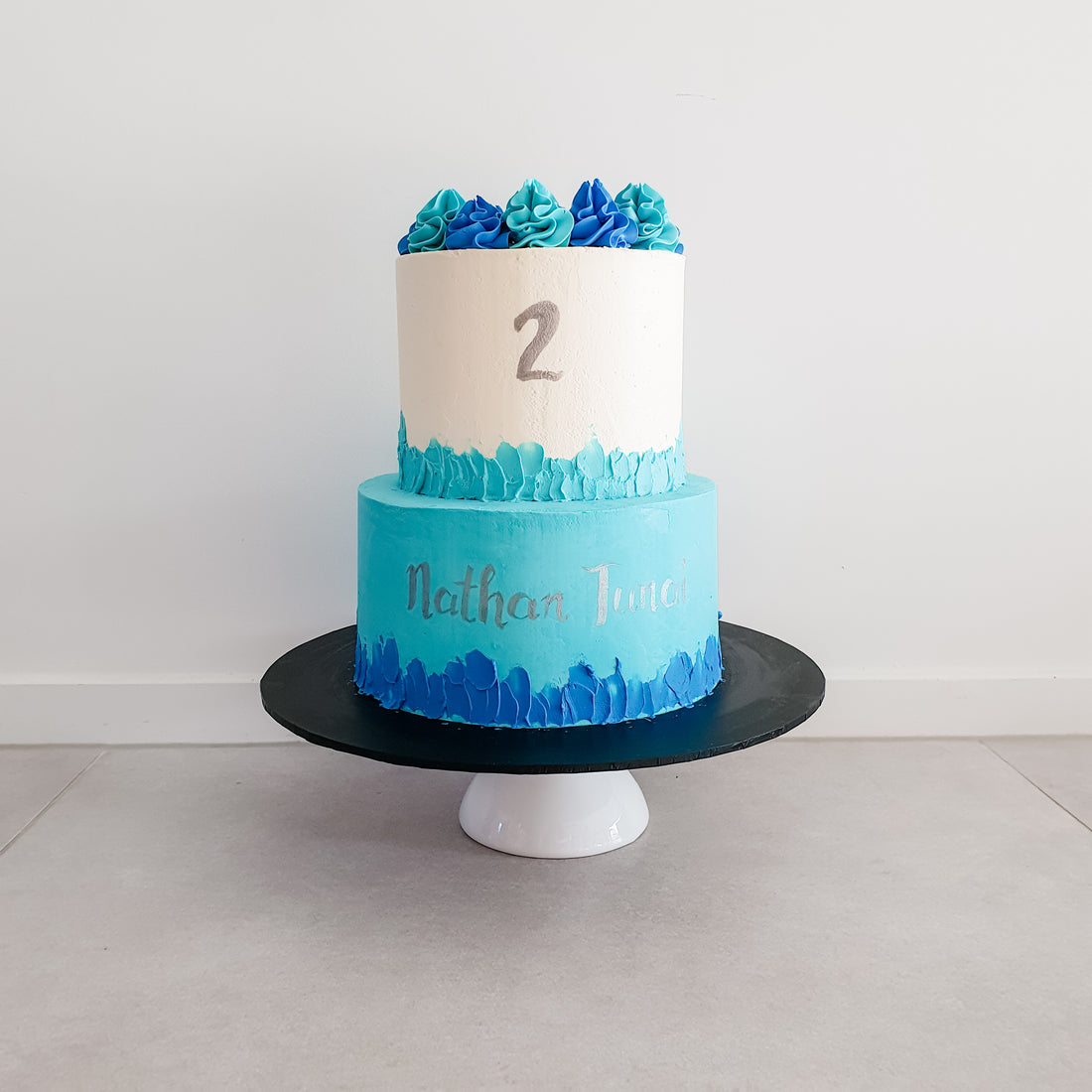 Two-tier Signature Cake – Cakery New Zealand