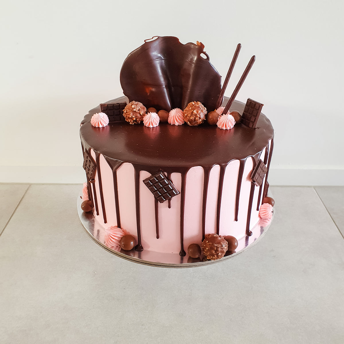 Fancy Drip Cake – Cakery New Zealand
